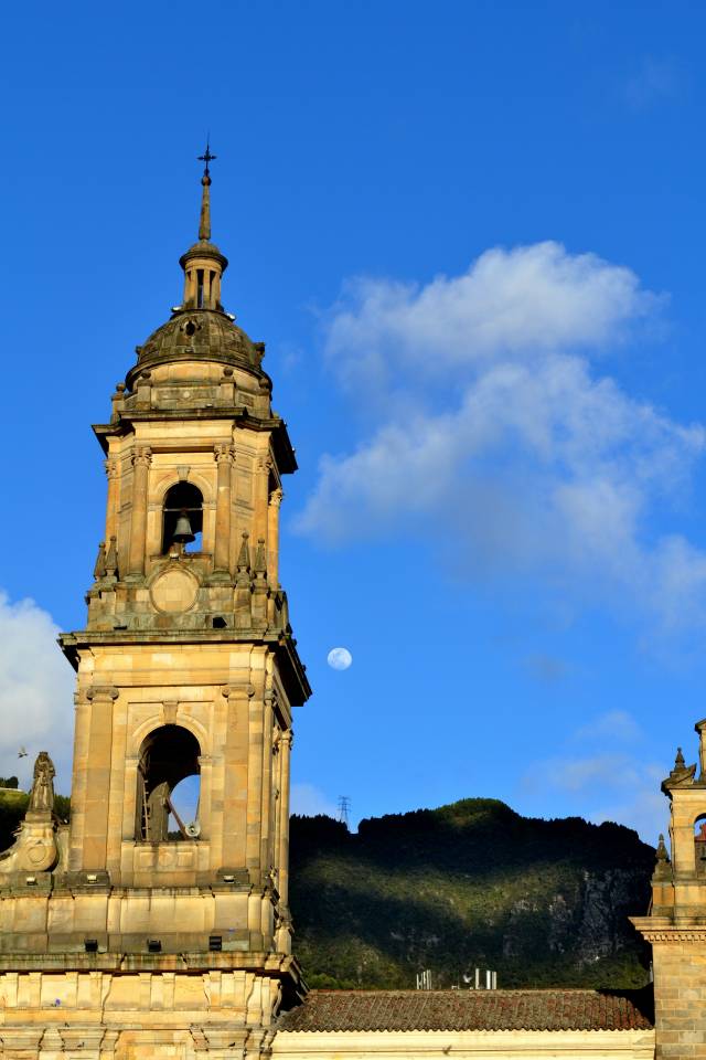 Solve Plaza de Bolívar - Bogotá, Colombia jigsaw puzzle online with 228 ...