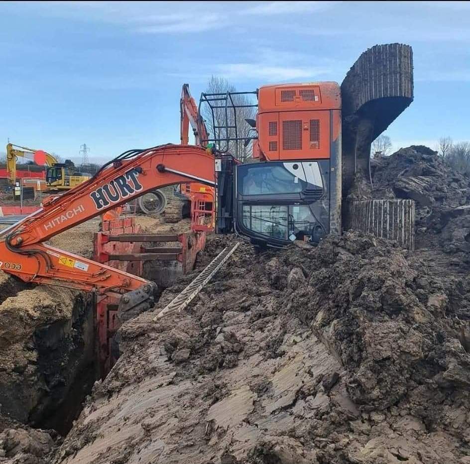 Solve ooooops jigsaw puzzle online with 121 pieces