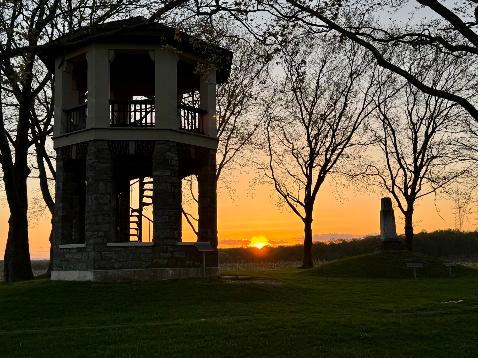 Solve Sunset at Indian Tower jigsaw puzzle online with 88 pieces