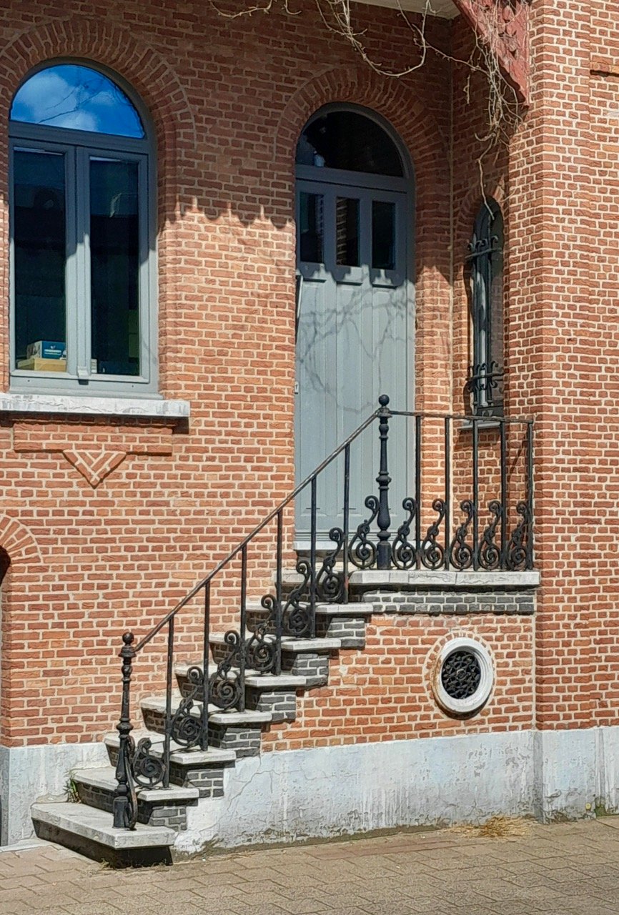 Solve Unknown jigsaw puzzle online with 70 pieces