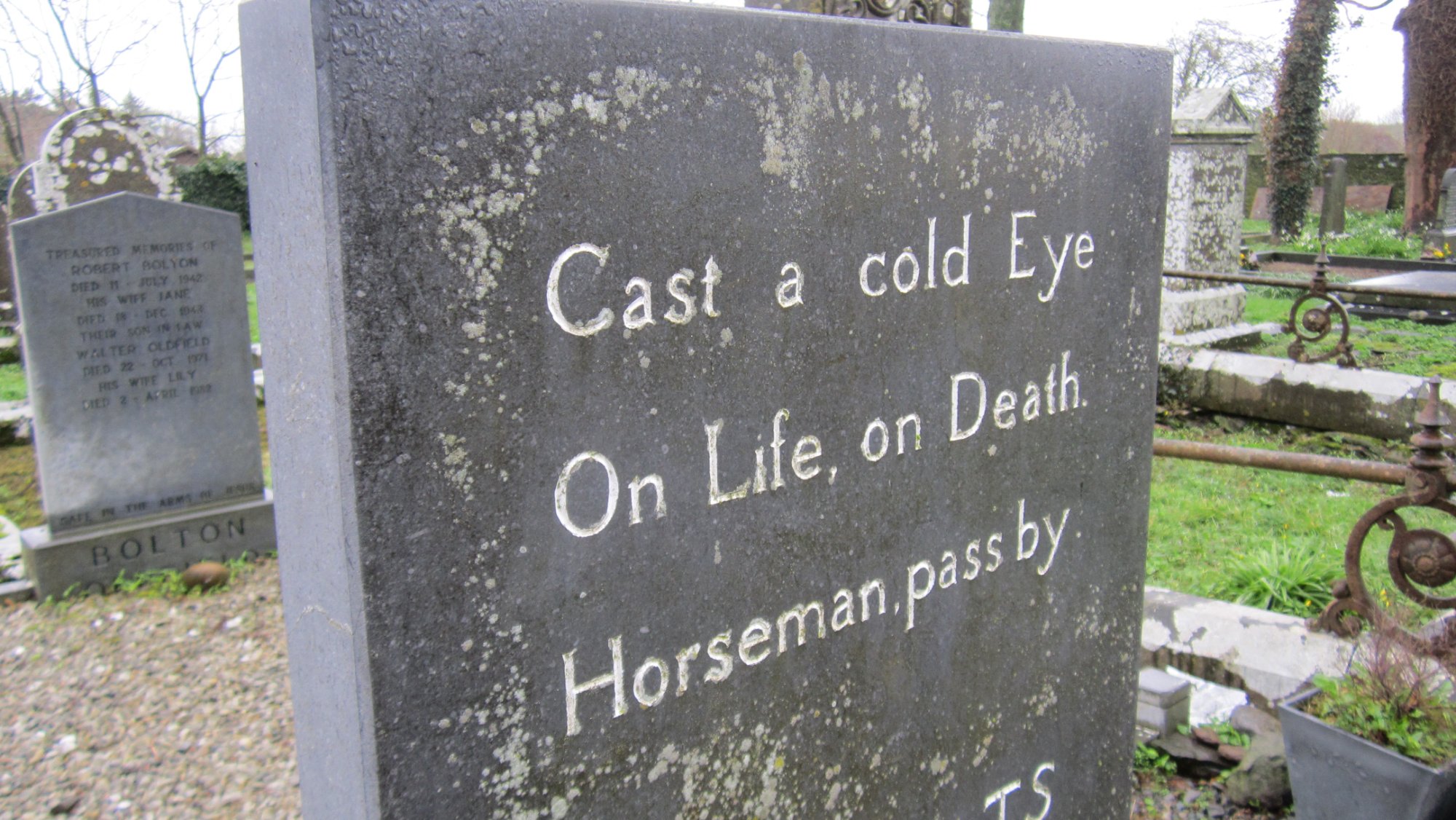 Solve Gravestone jigsaw puzzle online with 60 pieces