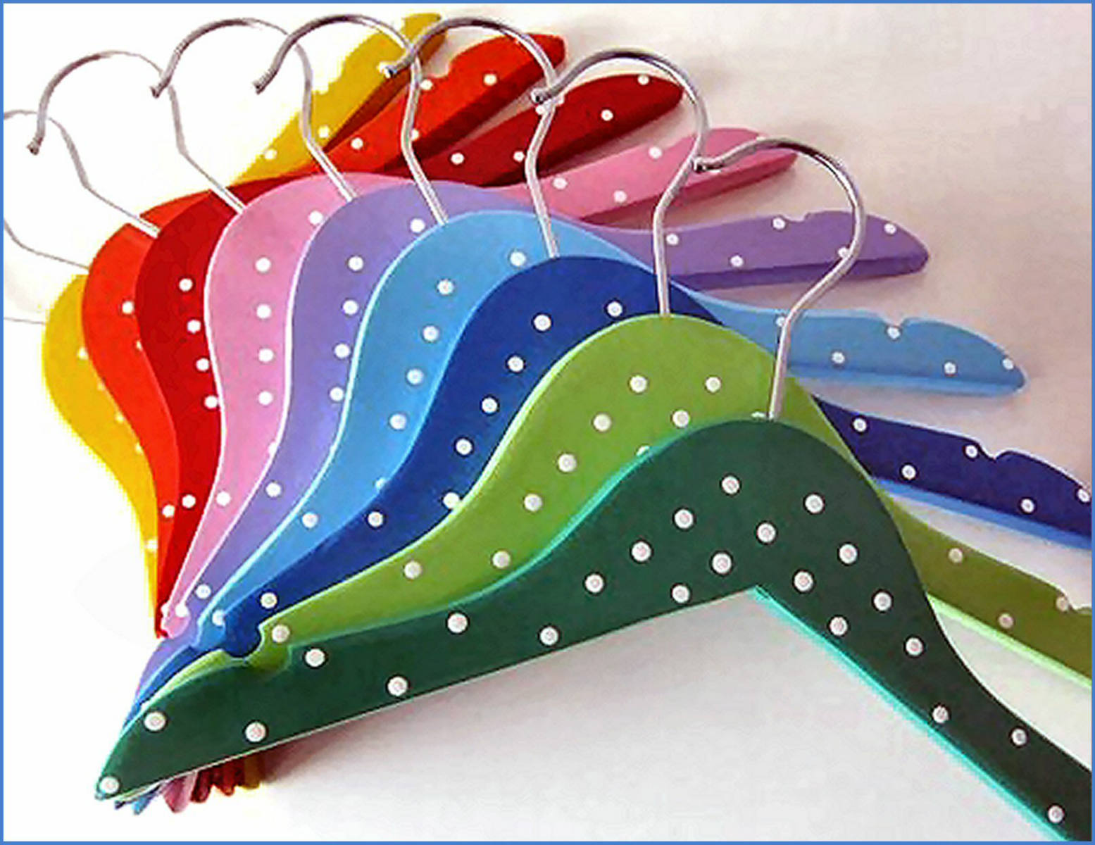 Solve Polka Dot Hangers jigsaw puzzle online with 320 pieces