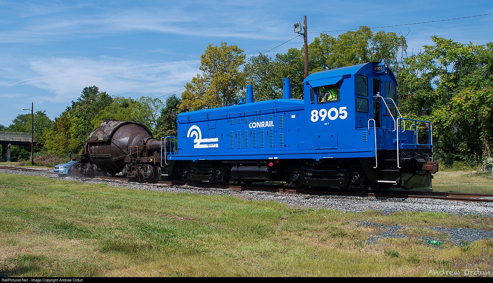Solve ConRail EMD SW7 8905 jigsaw puzzle online with 104 pieces