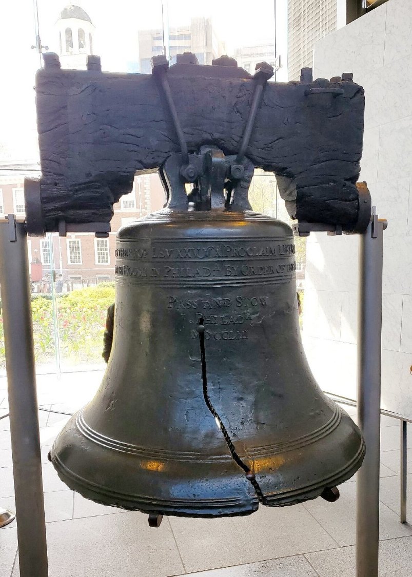 Solve Liberty Bell °1752 jigsaw puzzle online with 12 pieces