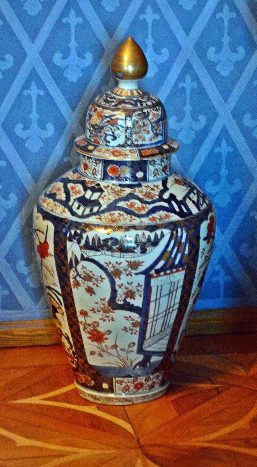Solve Čínská váza na zámku Sychrov - Chinese vase at Sychrov Castle ...
