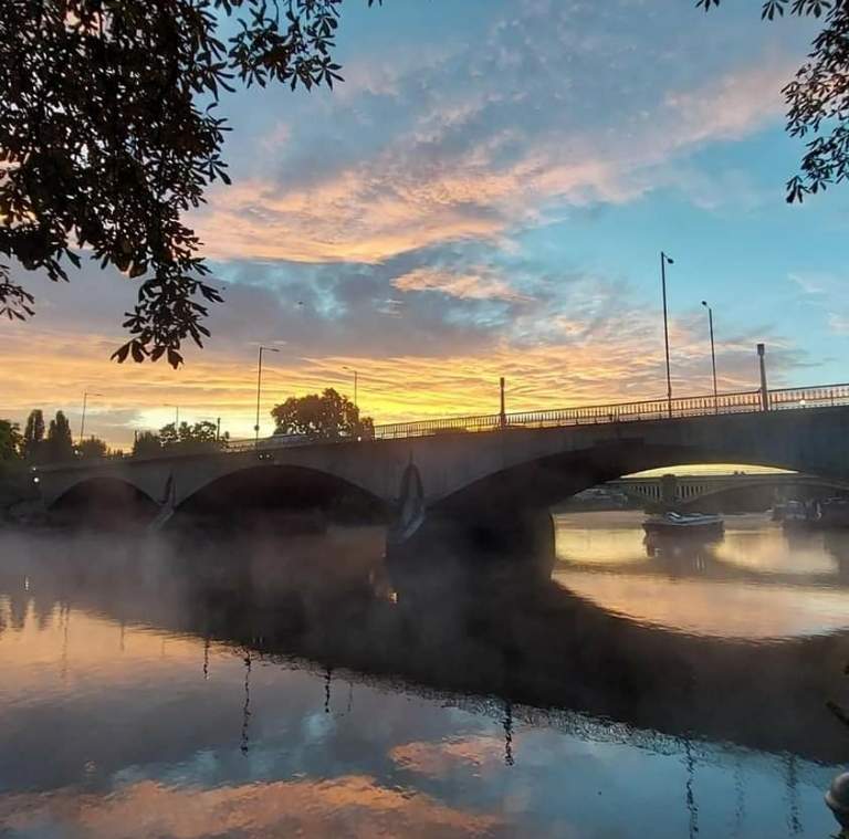 Solve River Thames jigsaw puzzle online with 156 pieces