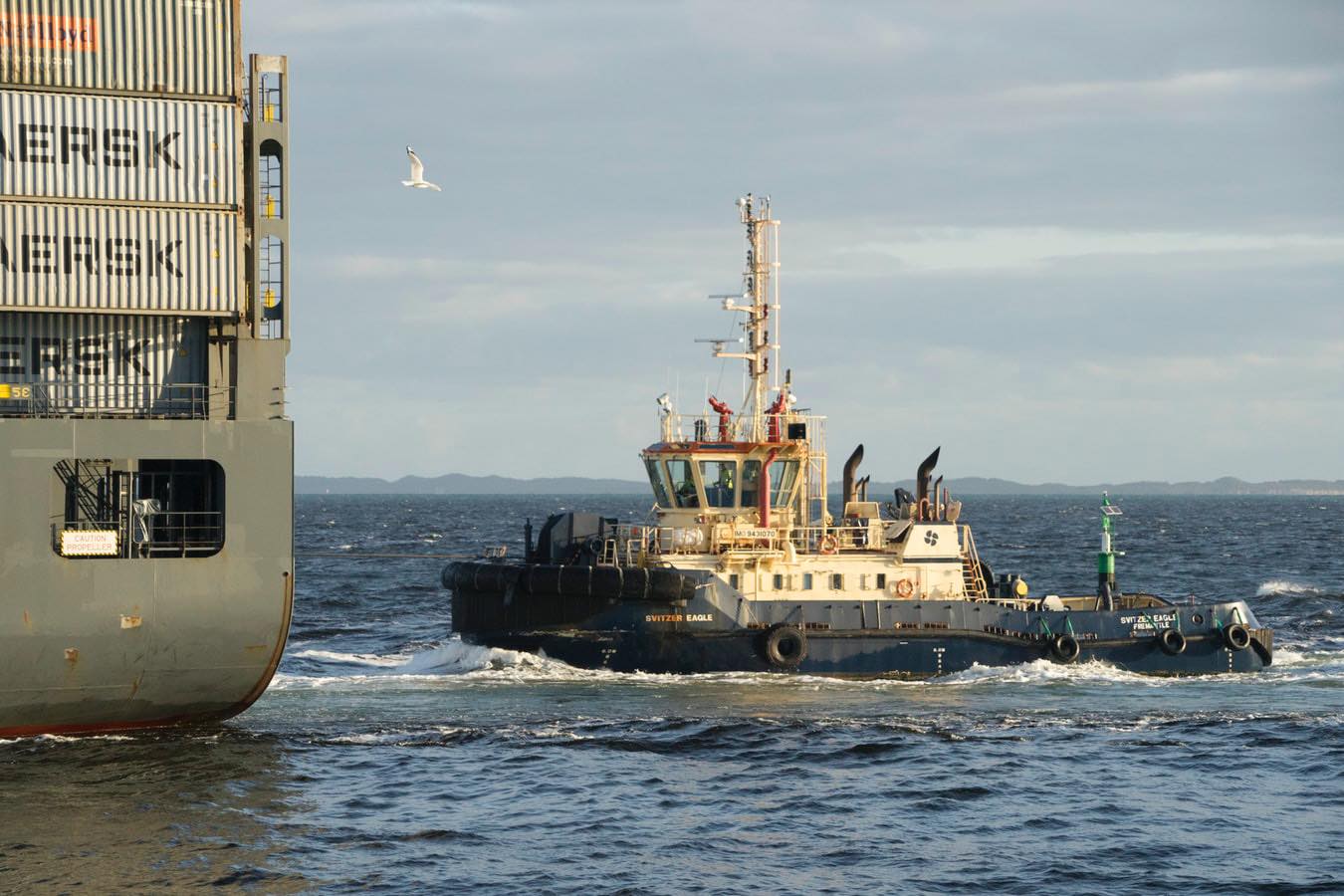 Solve Tug "Svitzer Eagle" working a ship!! jigsaw puzzle online with 96 pieces