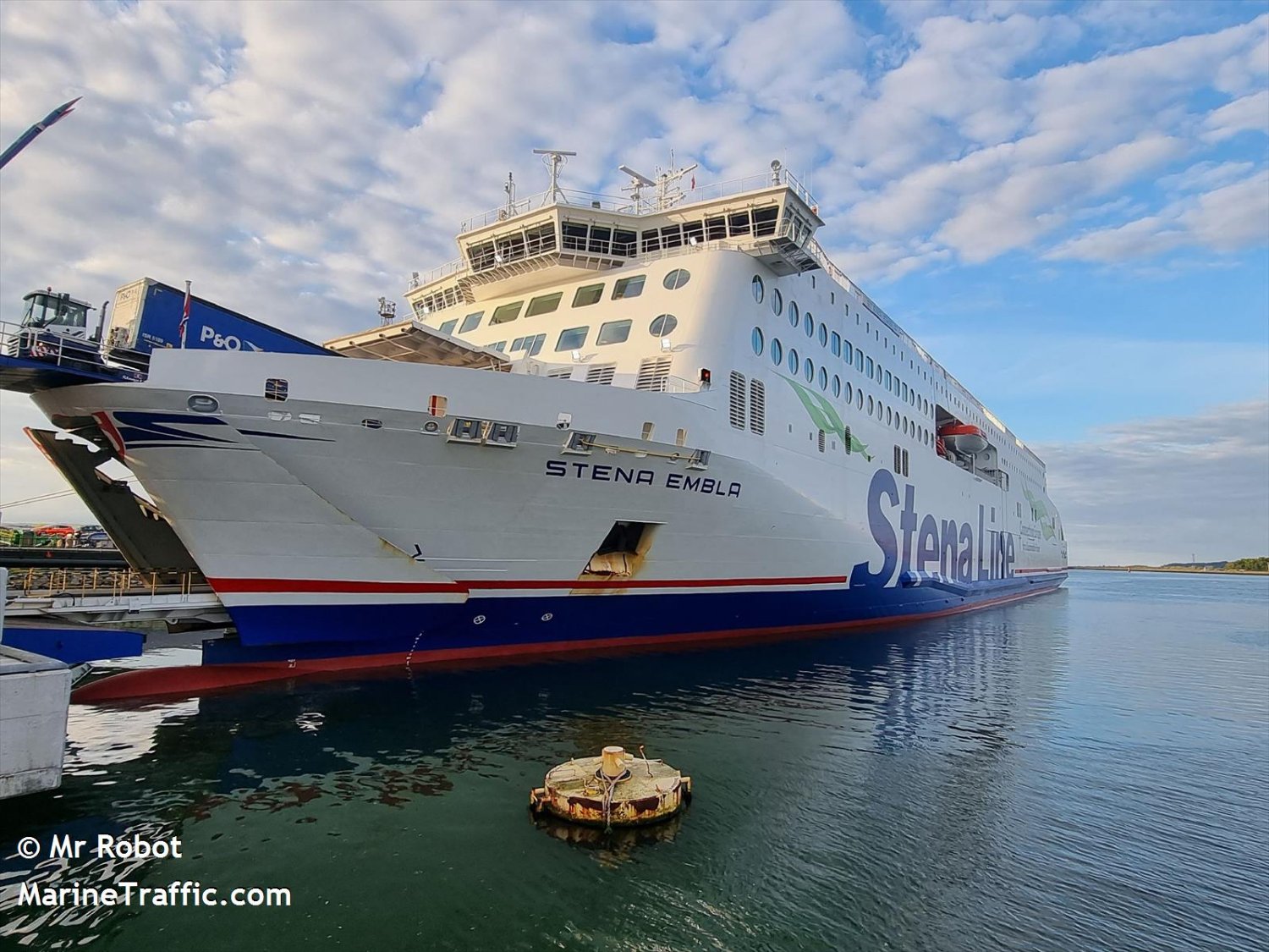 Solve Stena Embla jigsaw puzzle online with 30 pieces