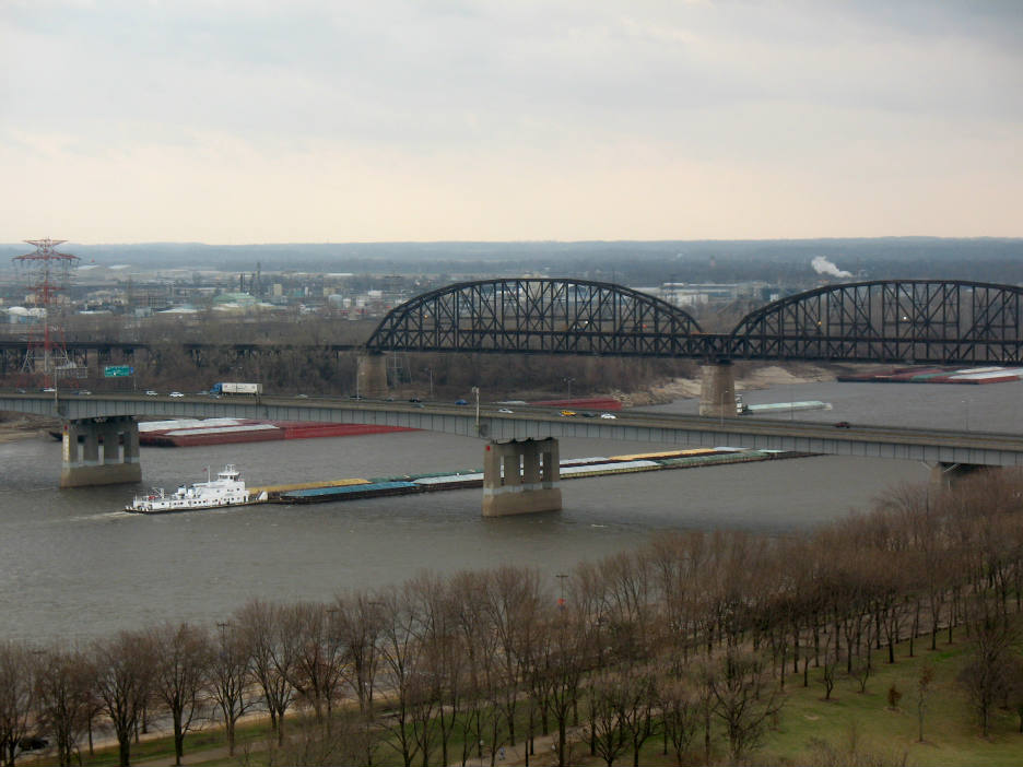 Solve On the Mississippi River St Louis jigsaw puzzle online with 20 pieces