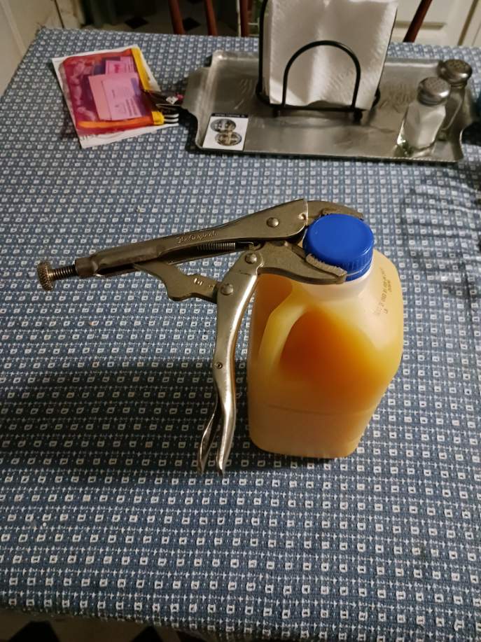 Solve How I open my orange juice jigsaw puzzle online with 12 pieces