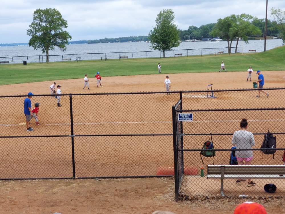Solve Baseball jigsaw puzzle online with 12 pieces