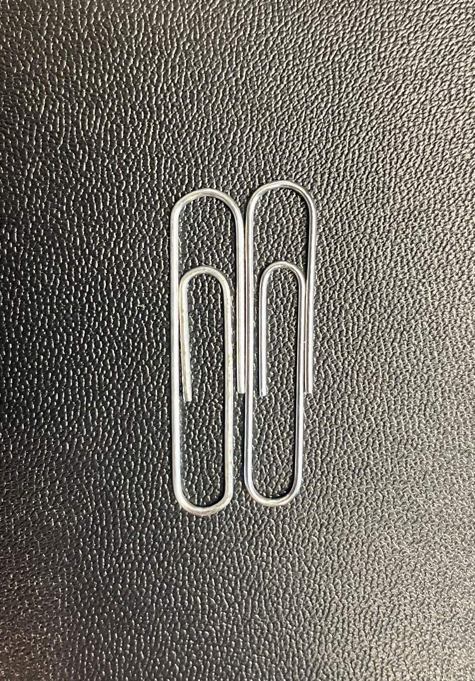 Solve Two Paperclips jigsaw puzzle online with 77 pieces