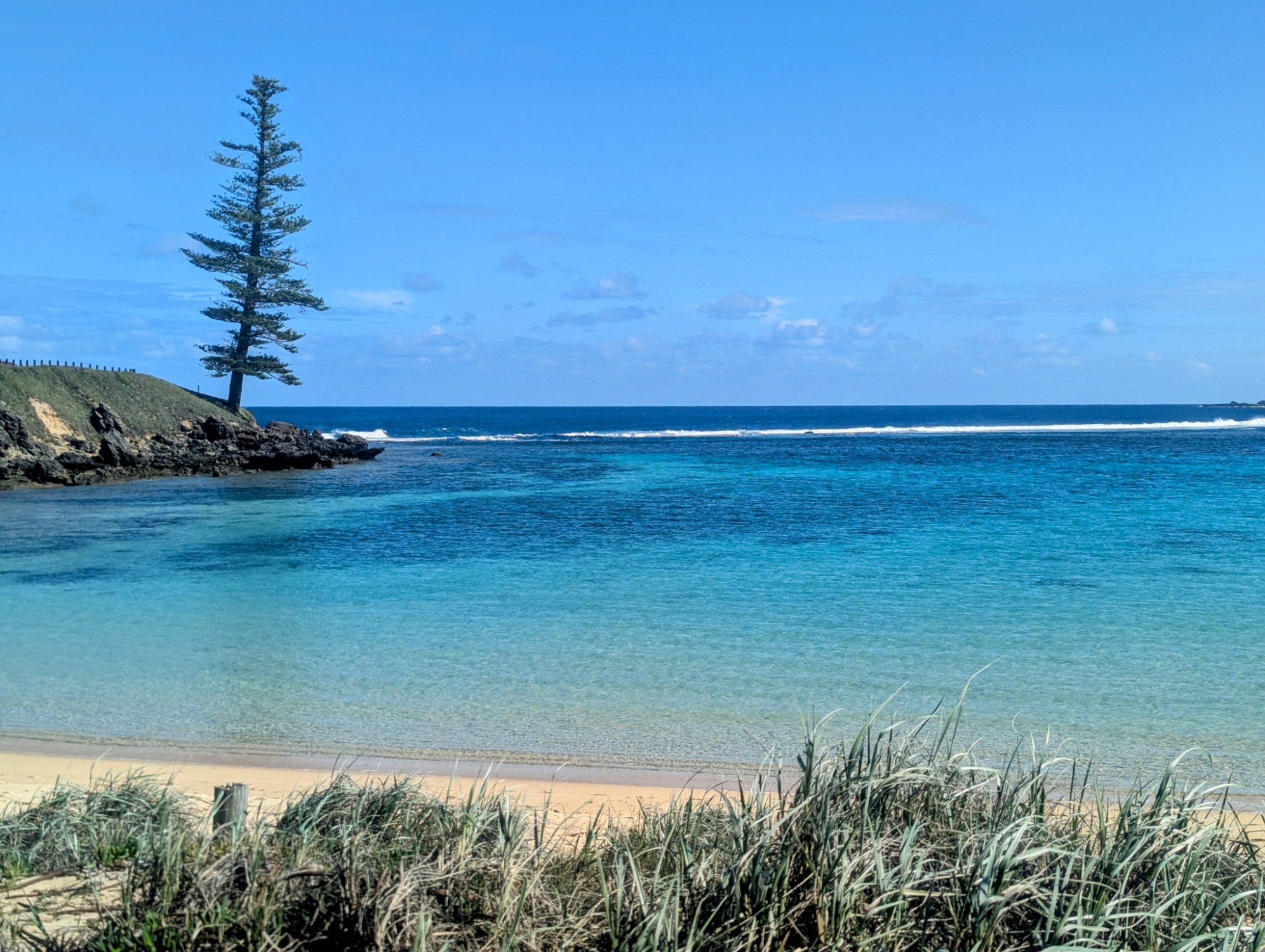 Solve Emily Bay jigsaw puzzle online with 336 pieces