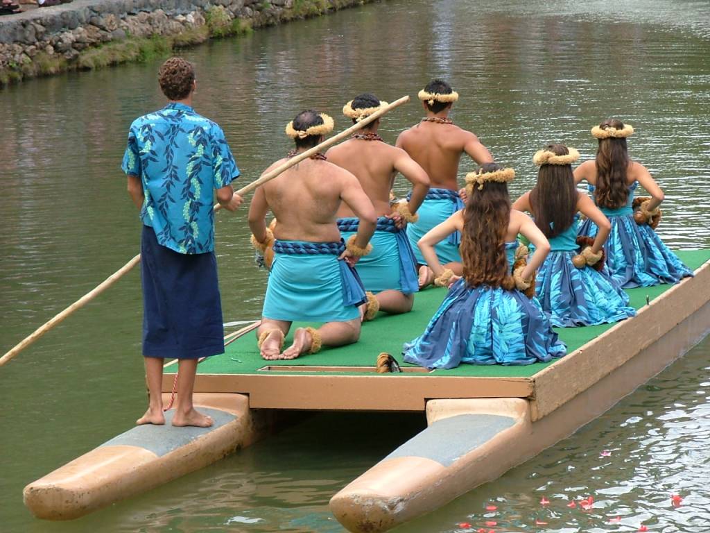 Solve HAWAII CULTURAL CENTER jigsaw puzzle online with 154 pieces