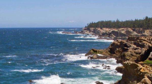 Solve Oregon coast line.. jigsaw puzzle online with 15 pieces