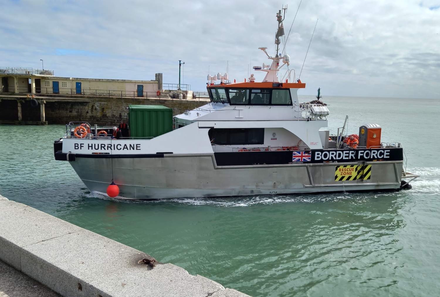 Solve BF Hurricane jigsaw puzzle online with 70 pieces