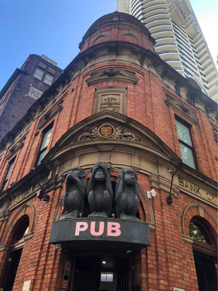 Solve Bank of Australia Pub jigsaw puzzle online with 70 pieces