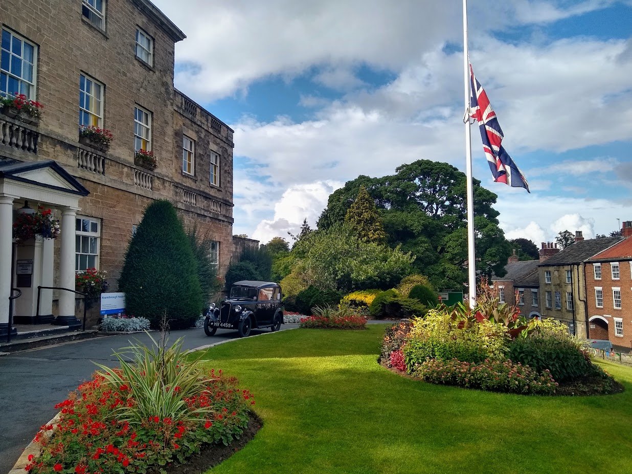 Solve Half mast jigsaw puzzle online with 266 pieces