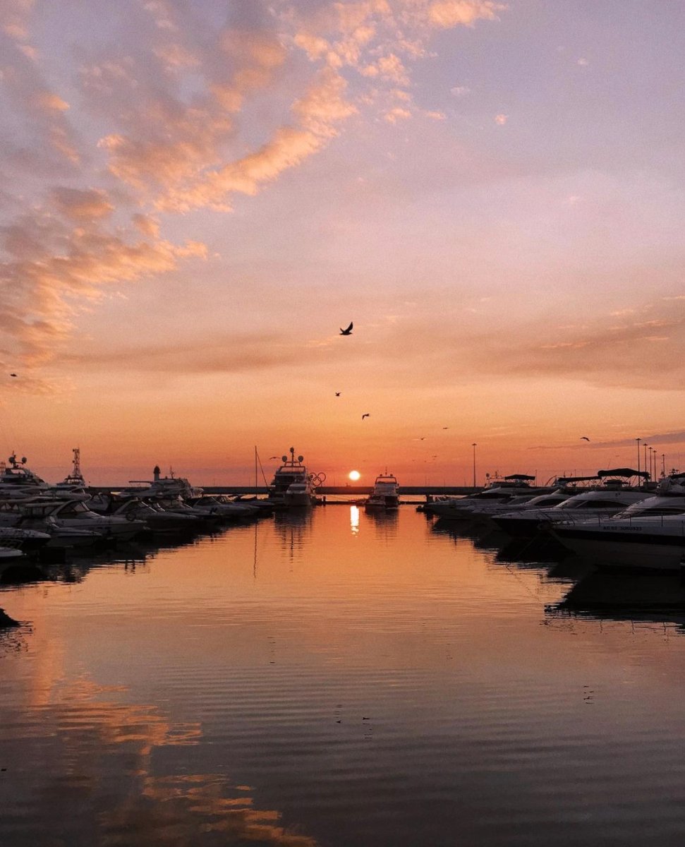 Solve Sun setting over the river jigsaw puzzle online with 30 pieces