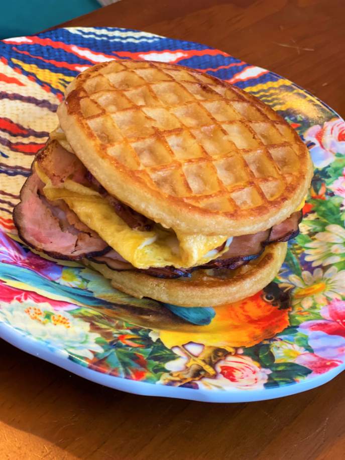 Solve Toaster Waffle breakfast sandwich jigsaw puzzle online with 12 pieces