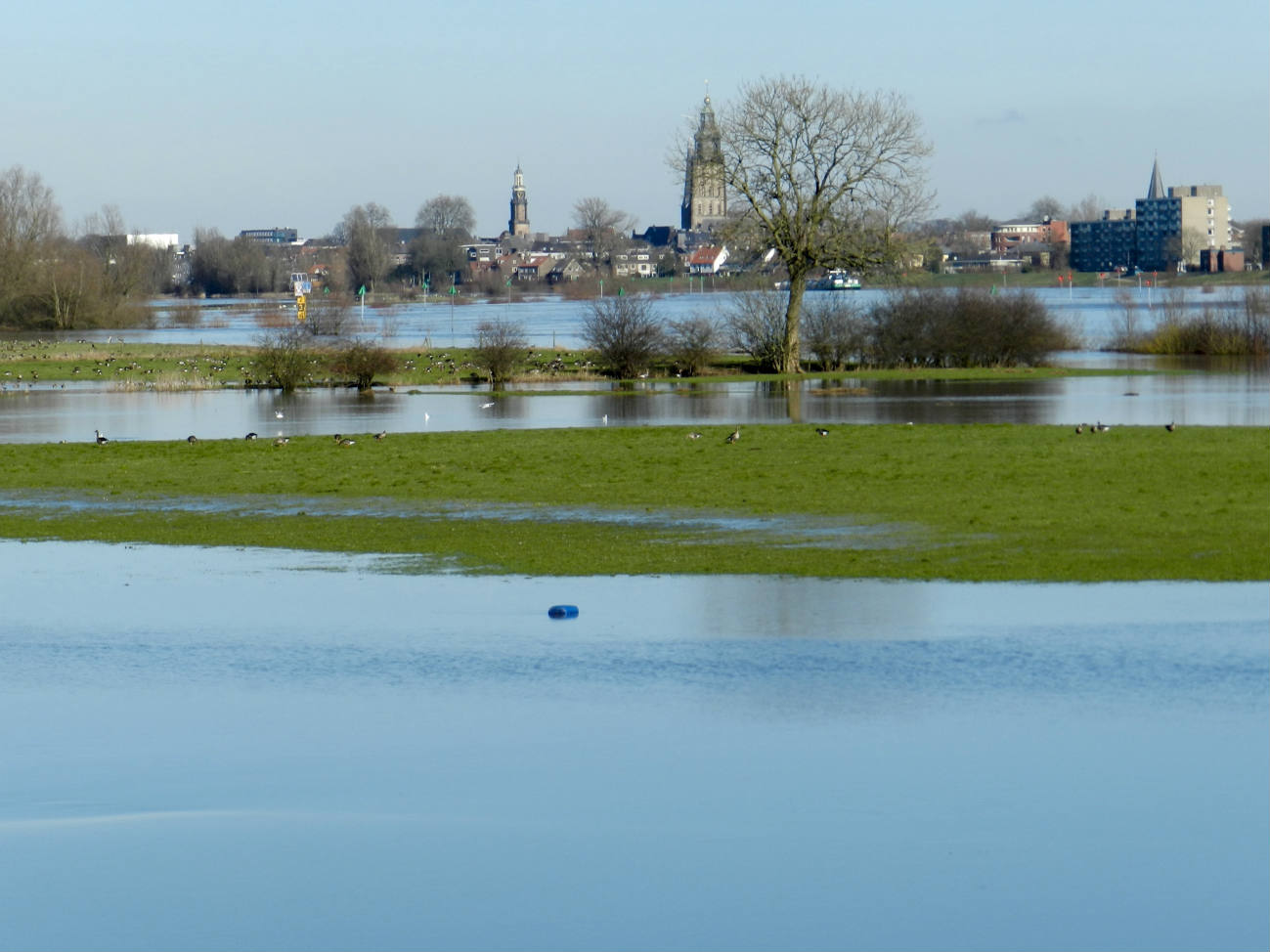Solve Zutphen, high water jigsaw puzzle online with 130 pieces