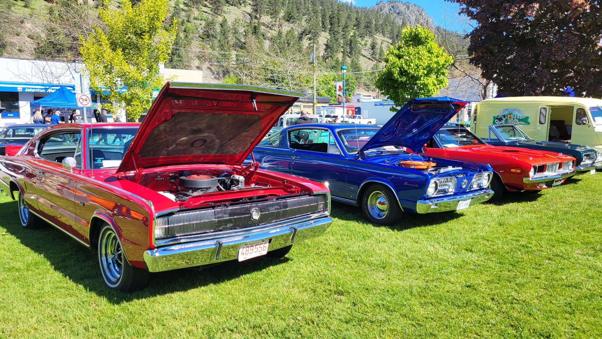 Solve Mopar lineup jigsaw puzzle online with 220 pieces