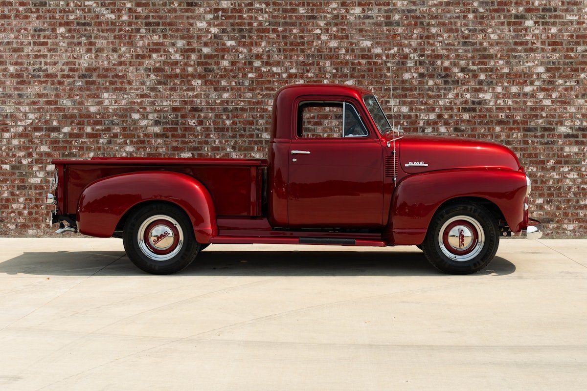 Solve 1951 Chevrolet Series 3100 jigsaw puzzle online with 117 pieces