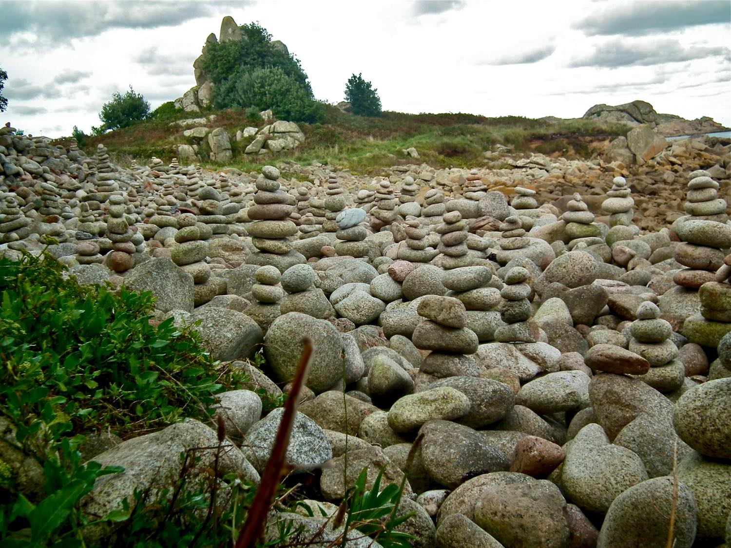 Solve Stone Towers jigsaw puzzle online with 99 pieces