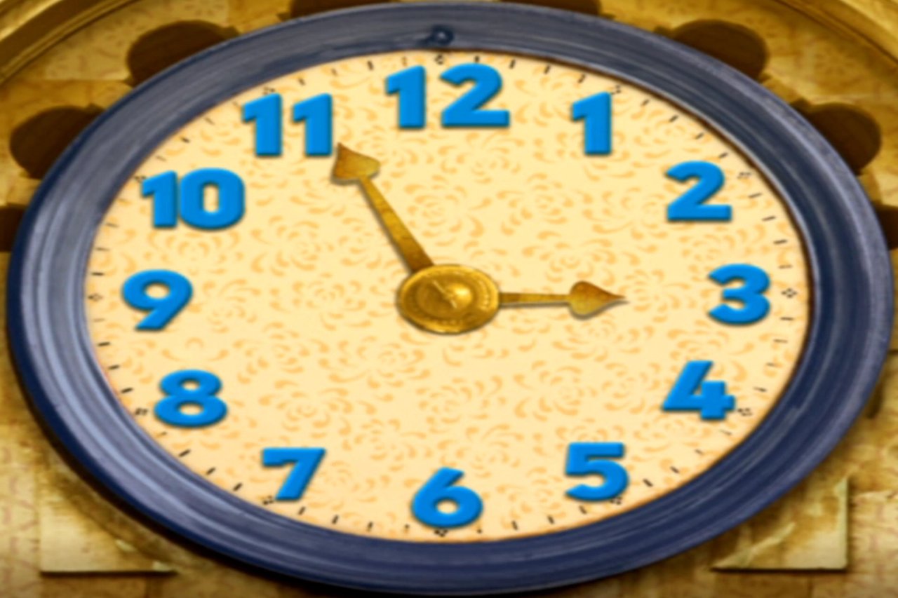 Solve cuckoo clock blue numbers jigsaw puzzle online with 35 pieces