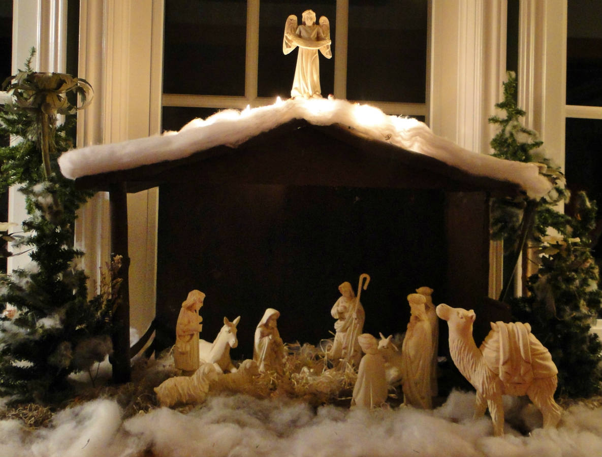 Solve Wooden Creche jigsaw puzzle online with 88 pieces