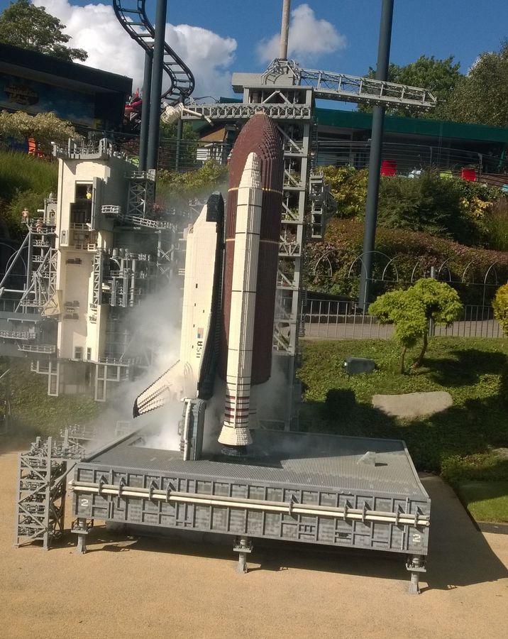 Solve Space Shuttle, Legoland Windsor jigsaw puzzle online with 63 pieces
