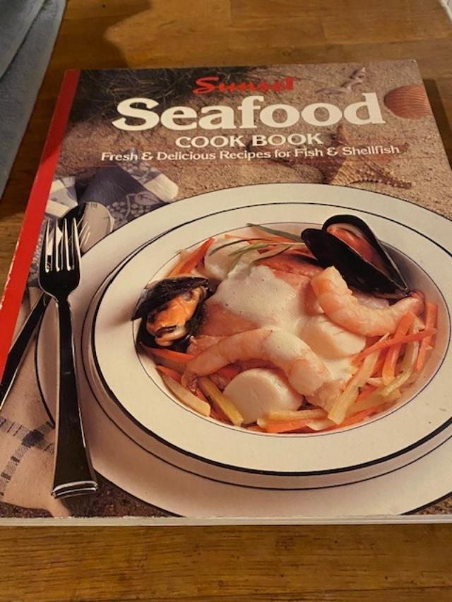 Solve Sunset Seafood cookbook jigsaw puzzle online with 20 pieces