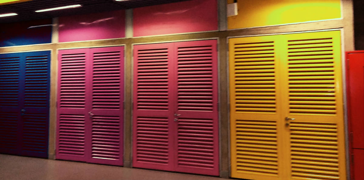 Solve Colorful lockers jigsaw puzzle online with 72 pieces