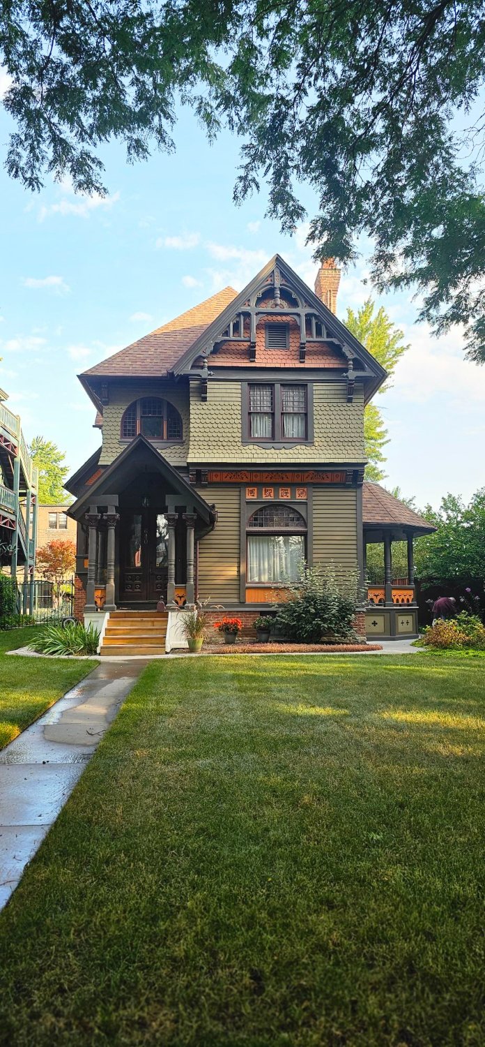 Solve John Scott House jigsaw puzzle online with 136 pieces