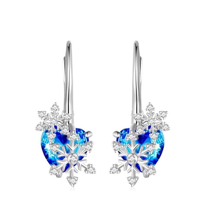 Solve Earrings for Winter jigsaw puzzle online with 16 pieces