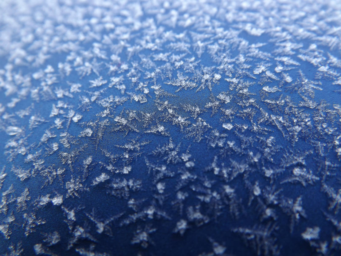 Solve Frost jigsaw puzzle online with 35 pieces
