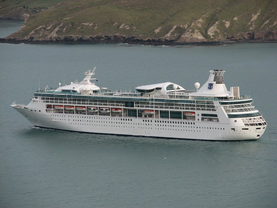 Solve RHAPSODY OF THE SEAS jigsaw puzzle online with 30 pieces