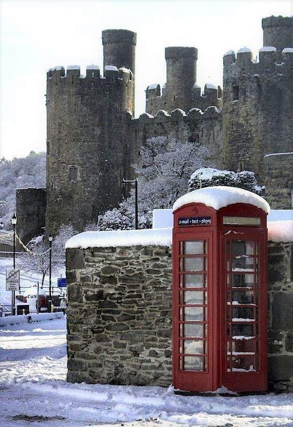 Solve Conwy Castle,Conway, Wales jigsaw puzzle online with 126 pieces
