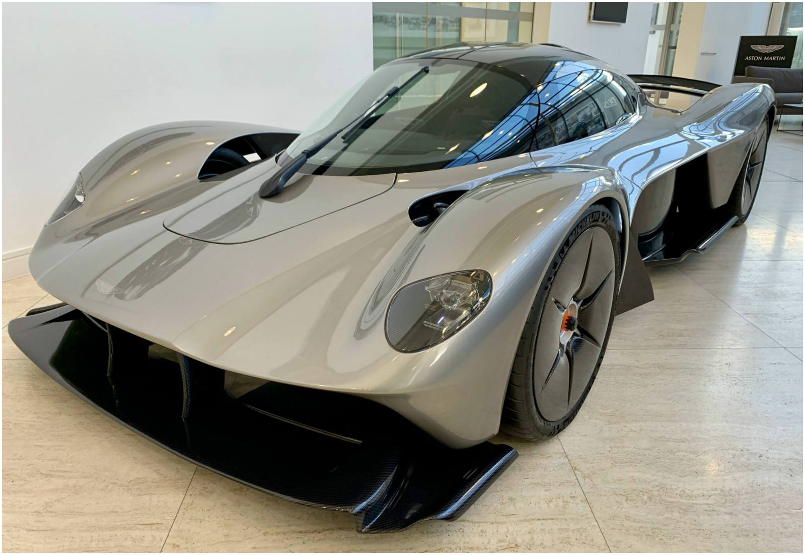 Solve Aston Martin Valkyrie jigsaw puzzle online with 330 pieces