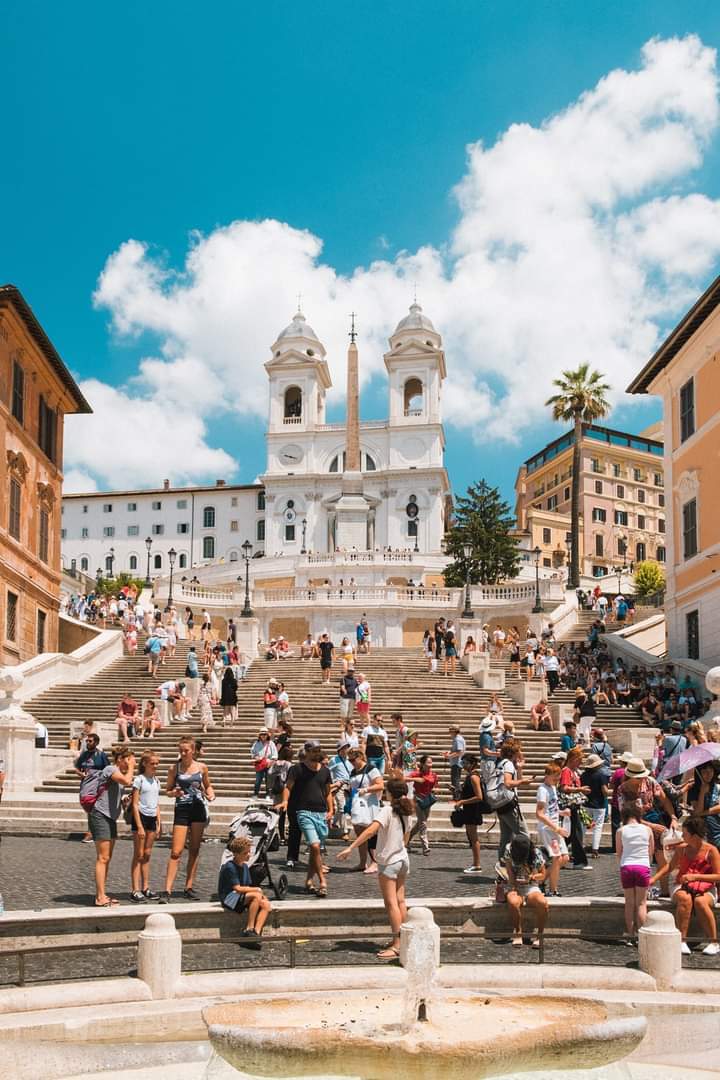 Solve Spanish Steps in Rome jigsaw puzzle online with 40 pieces