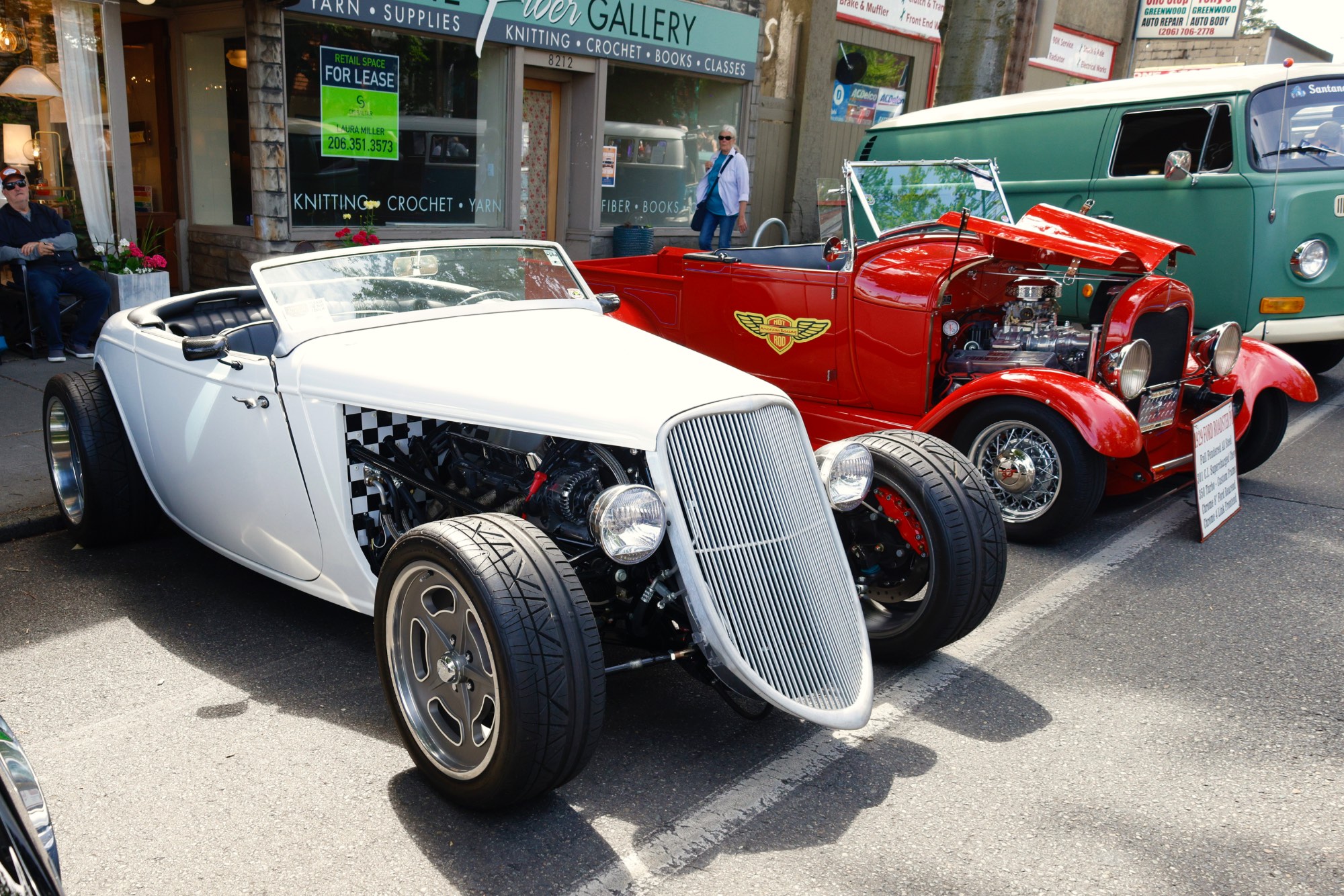 Solve Car show finds jigsaw puzzle online with 77 pieces