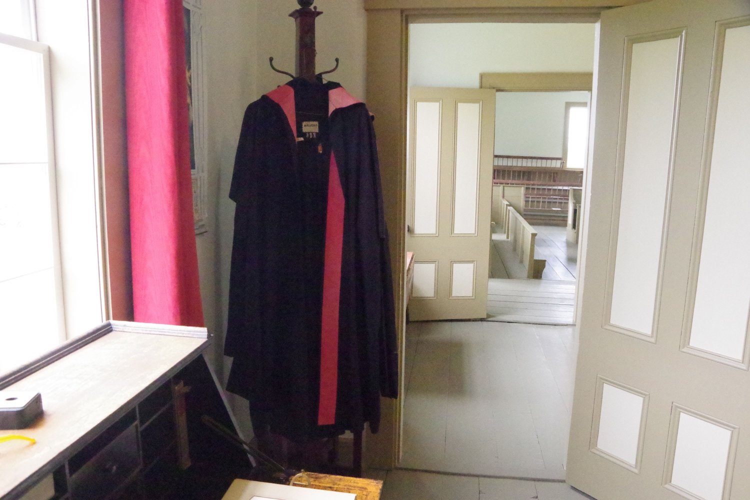 Solve Judges Chambers jigsaw puzzle online with 12 pieces