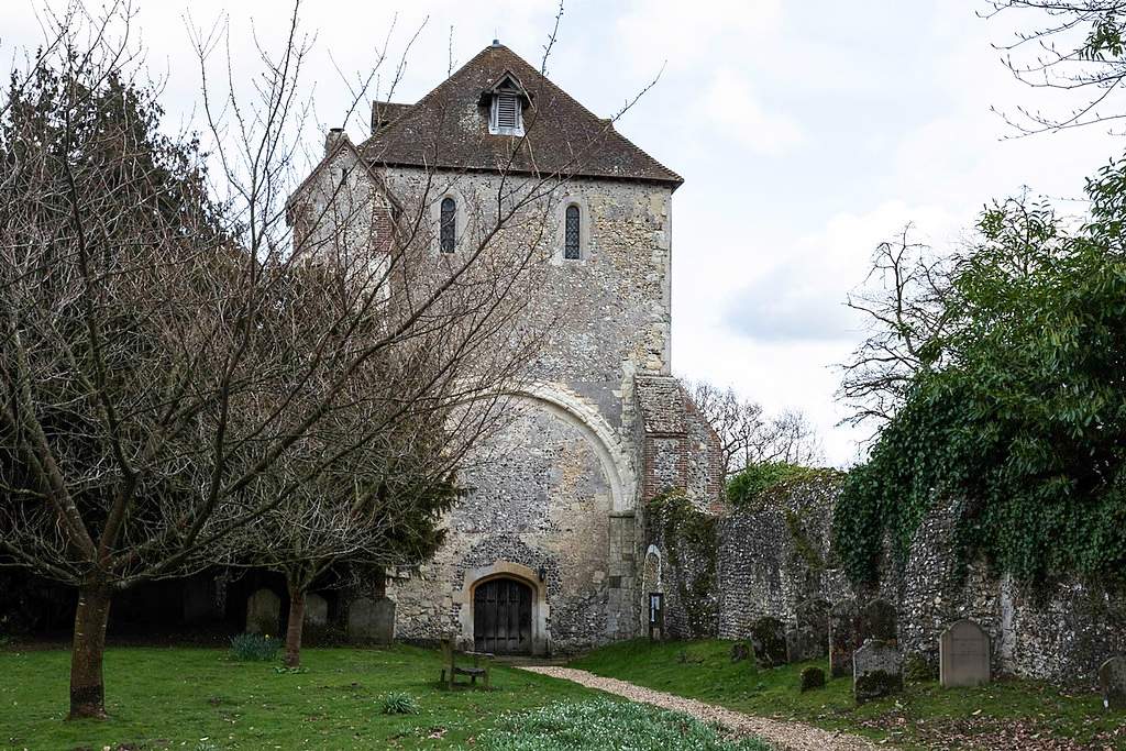 Solve Pamber Priory jigsaw puzzle online with 35 pieces