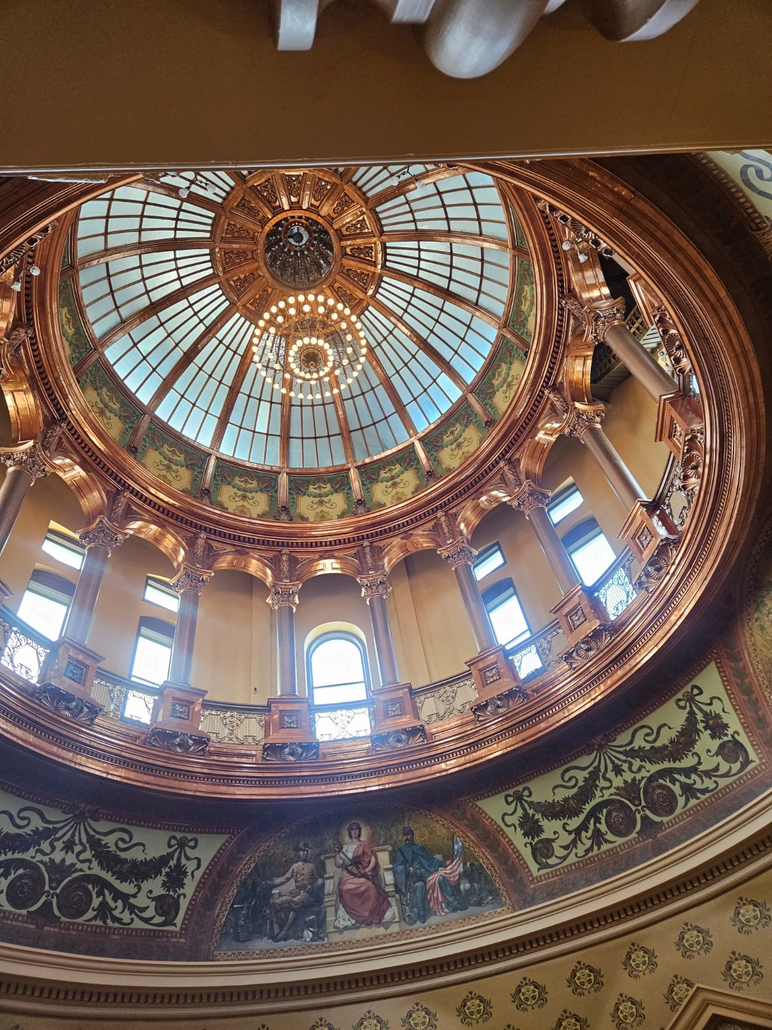 Solve Kansas State Capitol Dome jigsaw puzzle online with 108 pieces