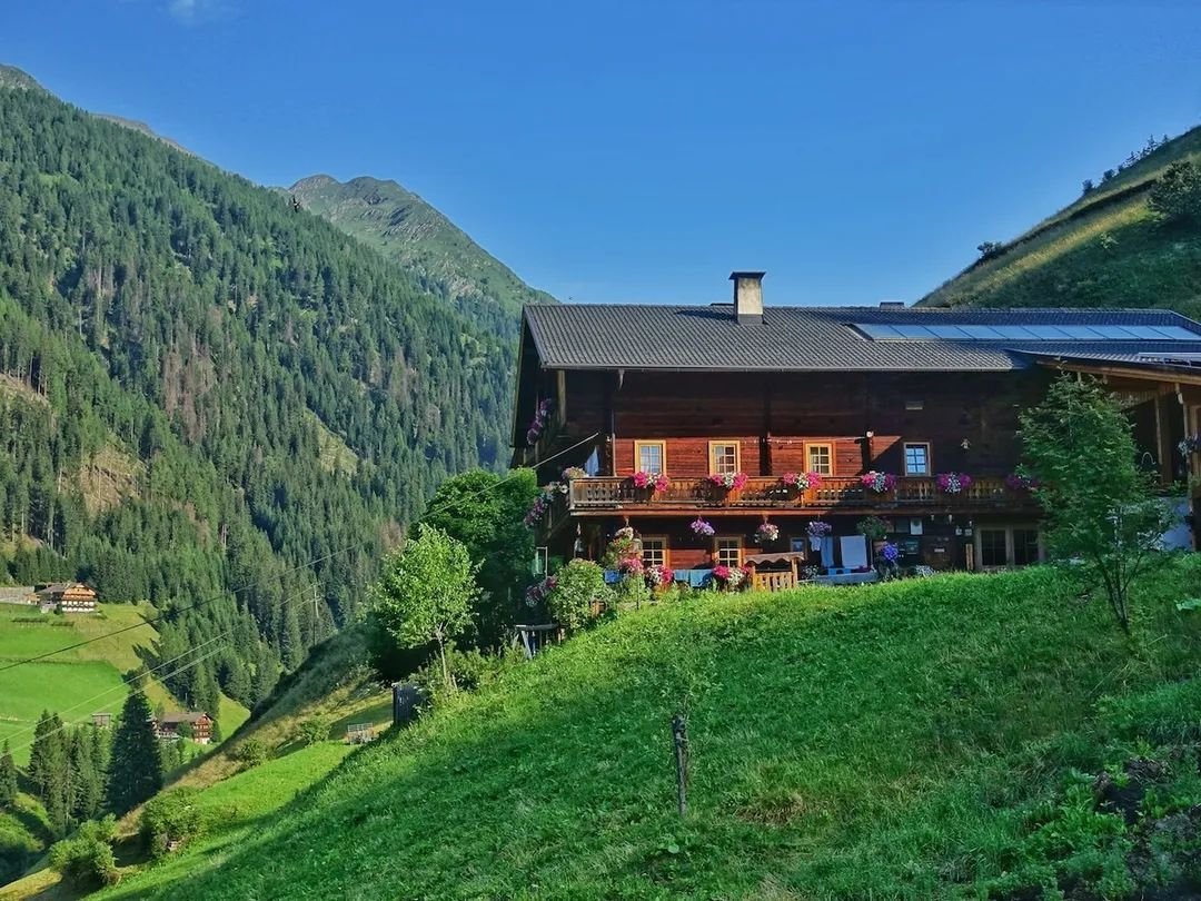 Solve Austria jigsaw puzzle online with 252 pieces