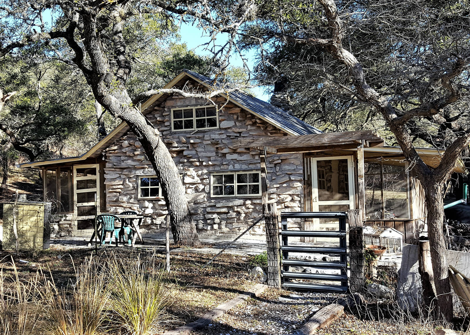 Solve Hill Country Cottage jigsaw puzzle online with 315 pieces