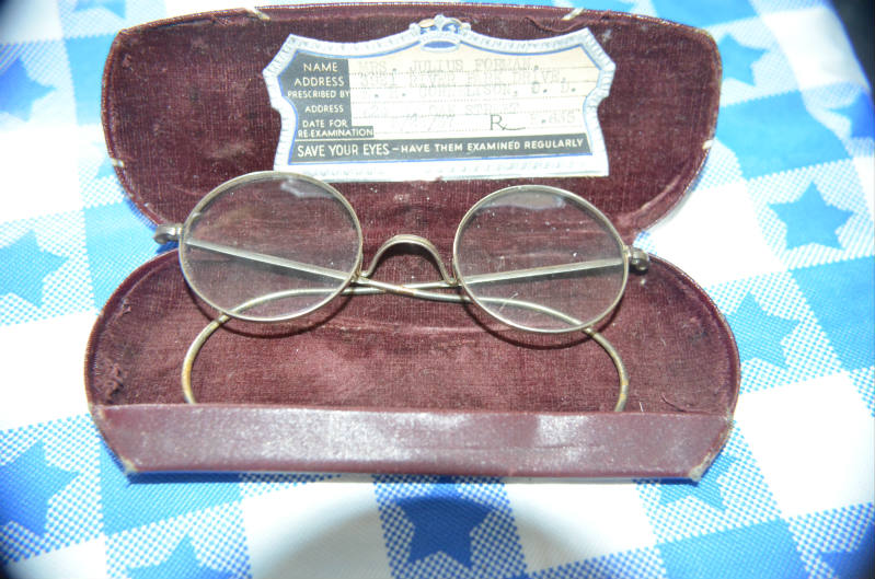 Solve Theme: Round and Oval Things jigsaw puzzle online with 12 pieces