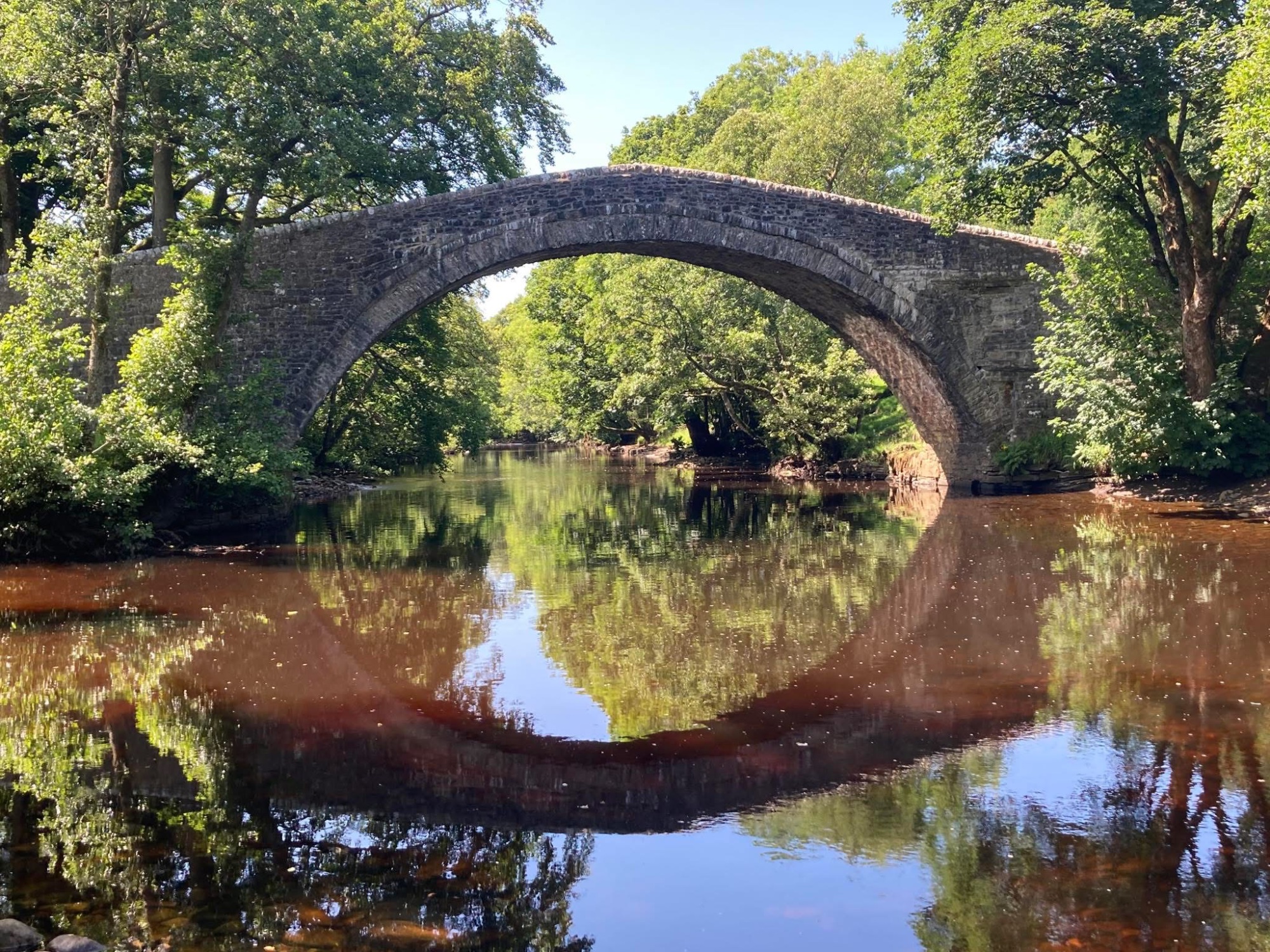 Solve Ivelet Bridge over the River Swale, Yorkshire Dales, ENGLAND ...