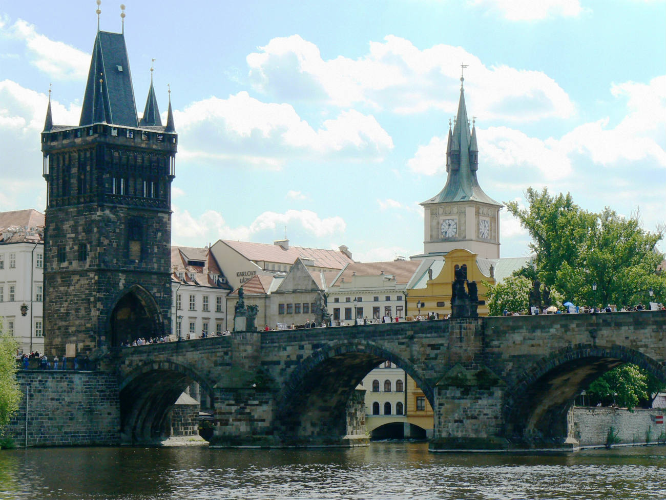Solve Charles Bridge, Prague jigsaw puzzle online with 130 pieces