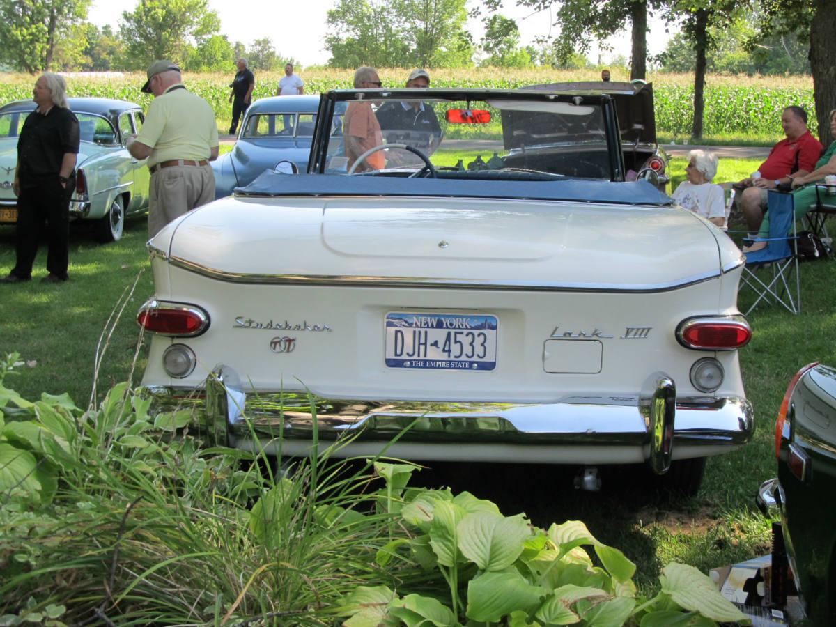 Solve 1961 Studebaker Lark - Rear jigsaw puzzle online with 108 pieces